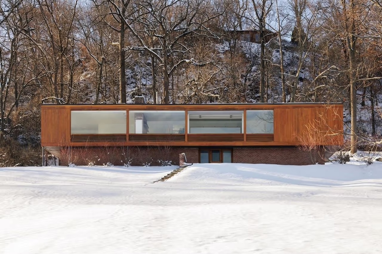 Philip Johnson's Wolfhouse Lists for $2.9 Million, and Other News – SURFACE